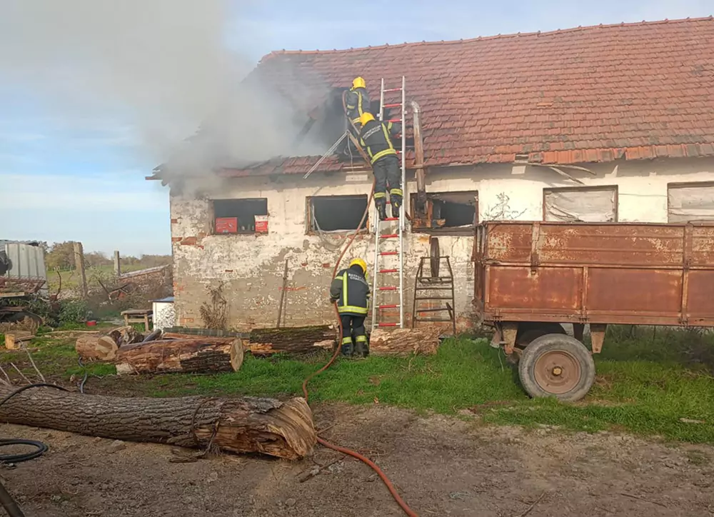 U toku je gašenje požara kod naseljenog mesta Aradac – Gori štala u ...
