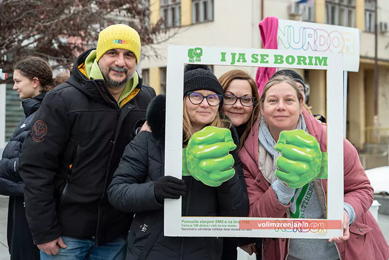 Volonteri velikog SRCA i danas na Trgu slobode uz NURDOR i decu obolelu ...