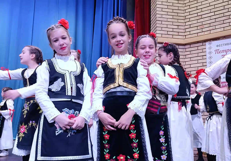 Festival folklora „Petrovgradski đerđef“: Pun Kulturni centar, sedam ...